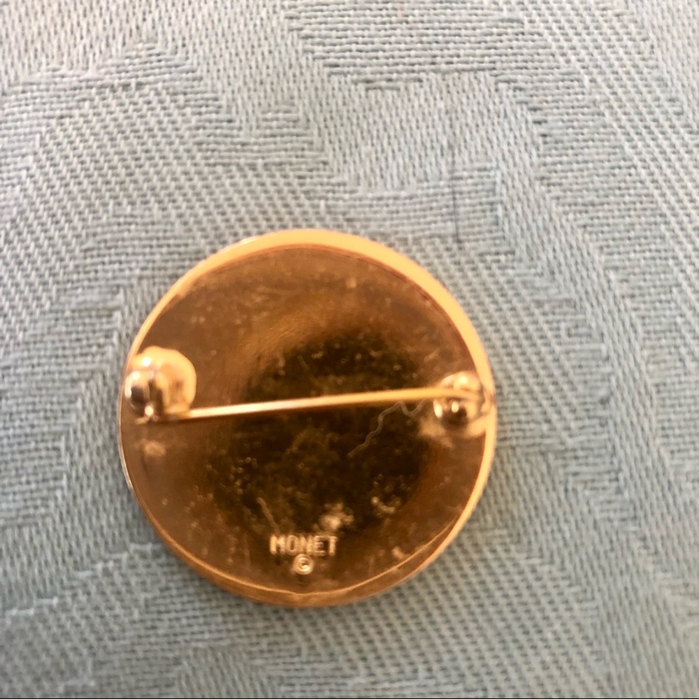 Vintage Gold Toned Monet Pin - Gem